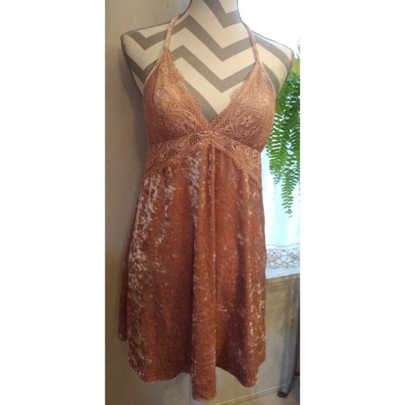 Timing | Dresses | Nwt Crushed Velvet Lace Dress In Baby Pink | Poshmark